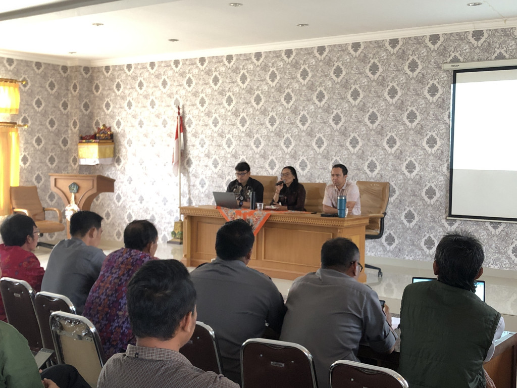 Bimbingan dan Sosialisasi E-Surat dan TTE di Kelurahan Abianbase ...